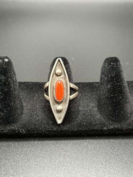 Vintage Navajo Red Coral Shadowbox Ring - Auction Ohio