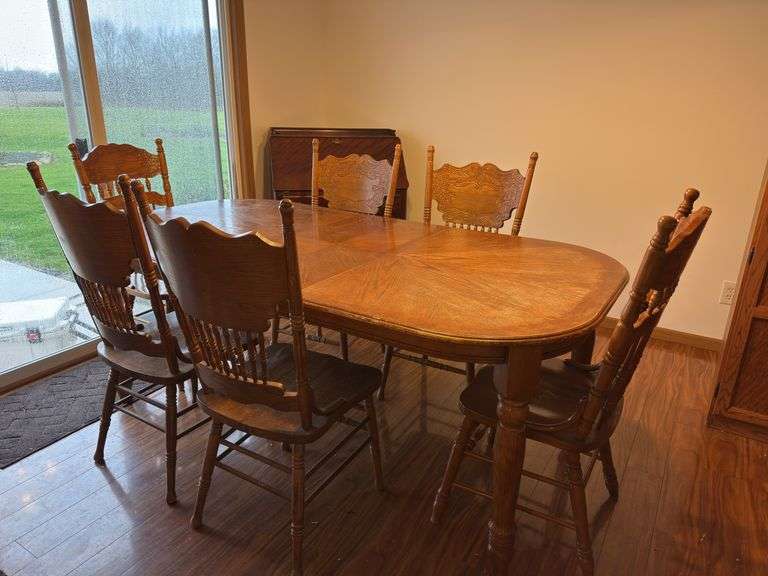 Dining Room Kitchen Table - Auction Ohio