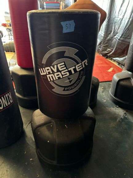 Wave Master Freestanding Punching Bag - Auction Ohio