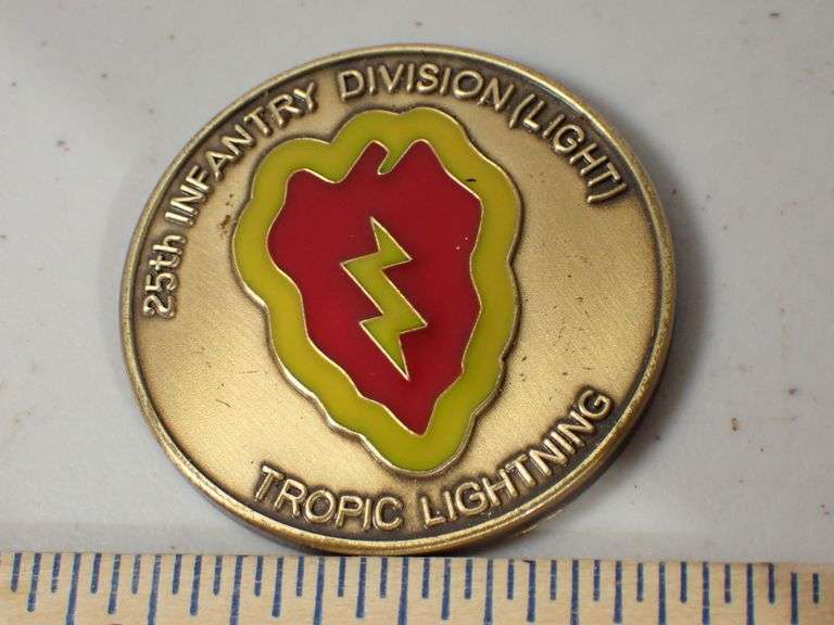 US Army 25th Infantry Division Light Tropic Lightning Challenge Coin ...