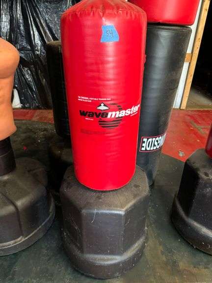 Wave Master Freestanding Punching Bag - Auction Ohio