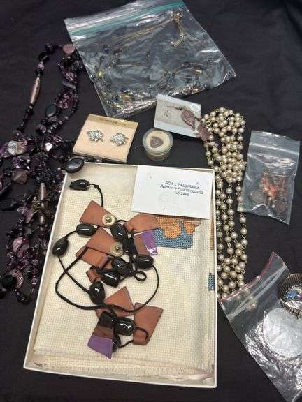 Better costume jewelry - Auction Ohio