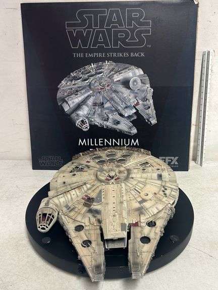 Millennium Falcon Model - Auction Ohio