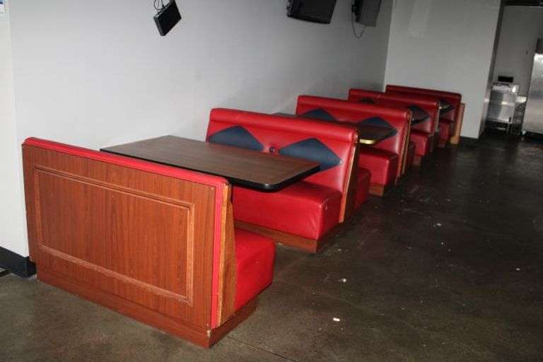 Booths And Tables - Auction Ohio