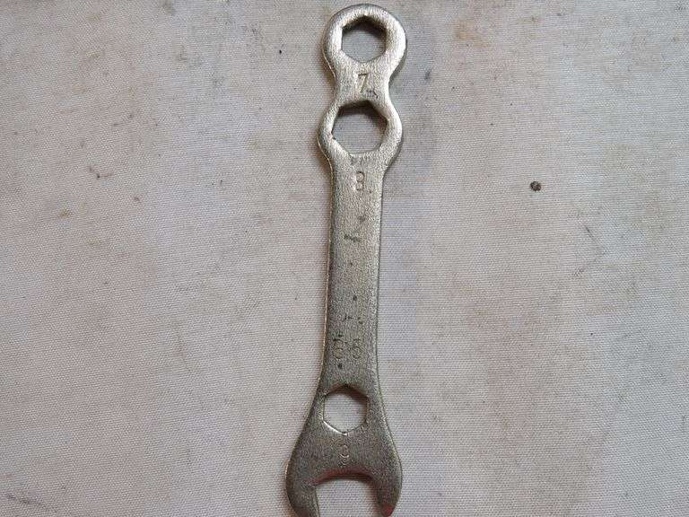 OEM Pre 70 /2 Tool kit - Auction Ohio