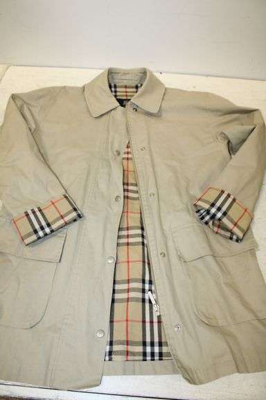 Burberry Raincoat - Auction Ohio