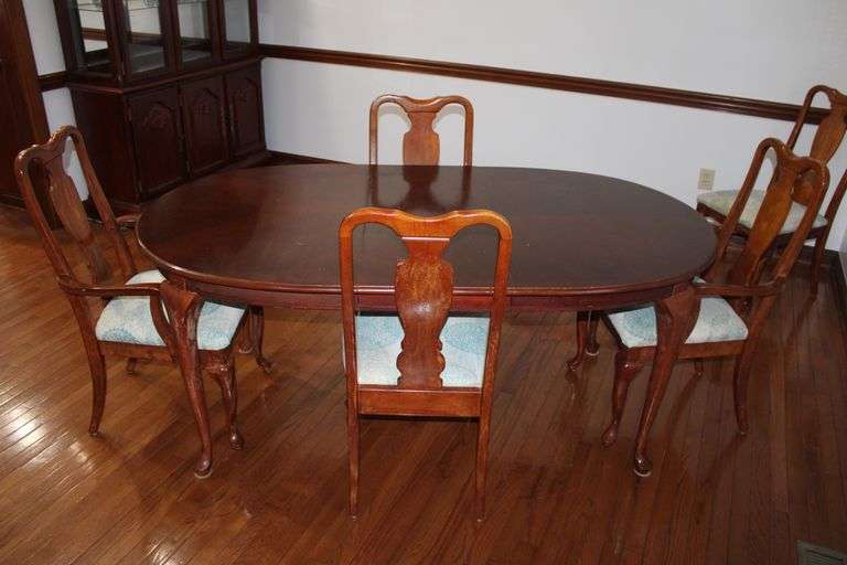 Queen Anne Dining Set - Auction Ohio