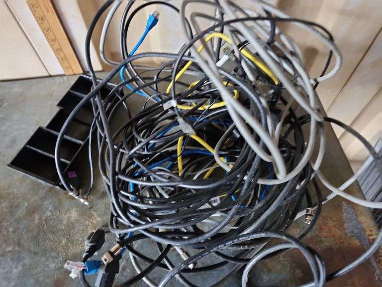 Assorted Cords and Cables - Auction Ohio