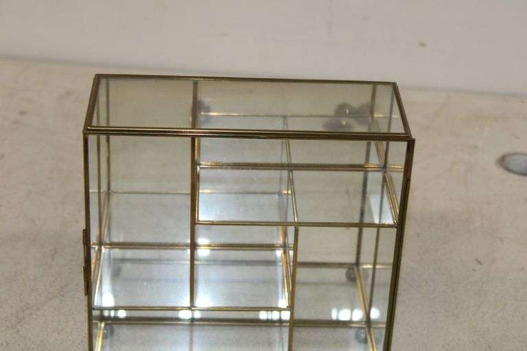 Glass Curio Display Box - Auction Ohio