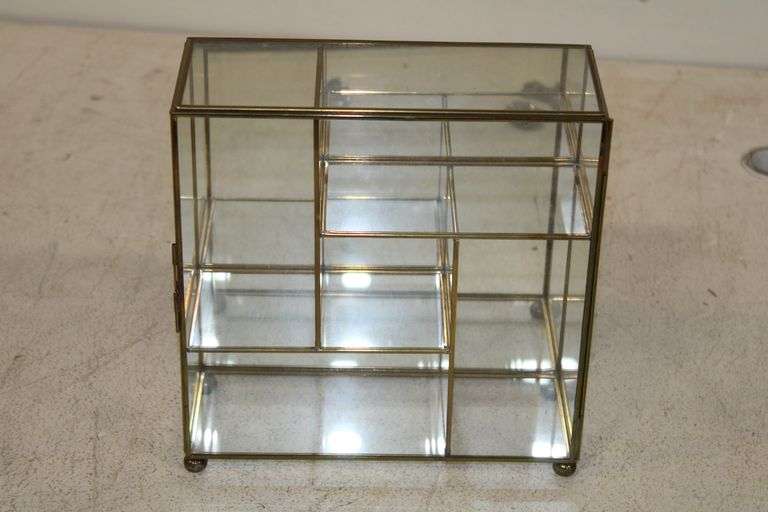 Glass Curio Display Box - Auction Ohio