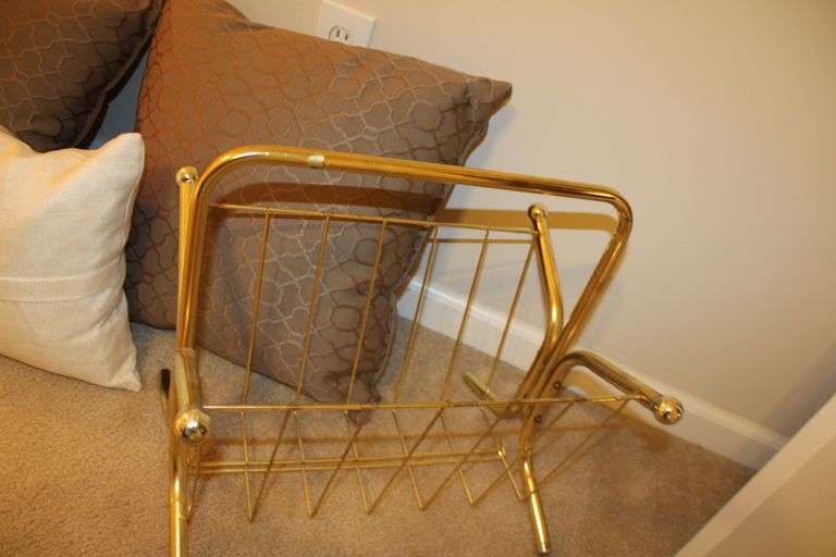 Accent Pillows & Rack - Auction Ohio