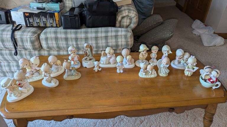 Precious Moments Porcelain Figurine Collection - Auction Ohio