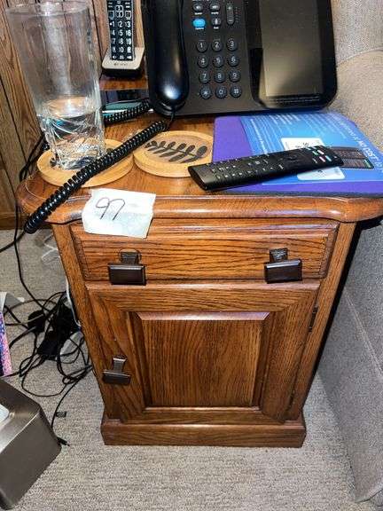 End tables - Auction Ohio