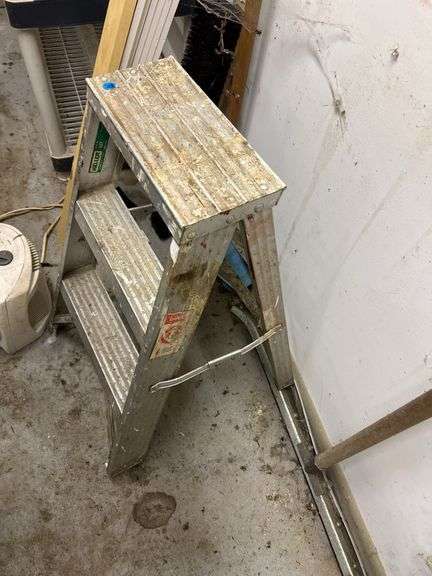 Step stool - Auction Ohio