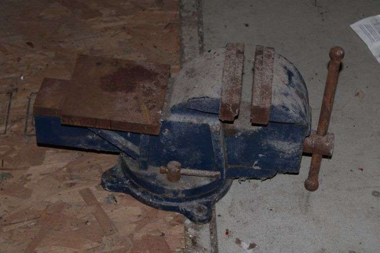 Bench Vise - Auction Ohio