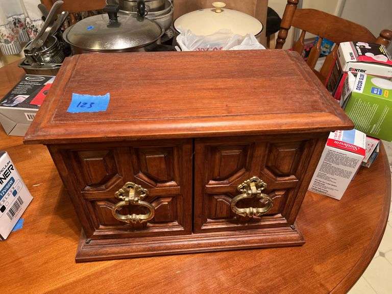 Jewelry box - Auction Ohio