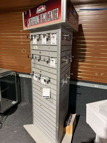 Triangular Display - Auction Ohio