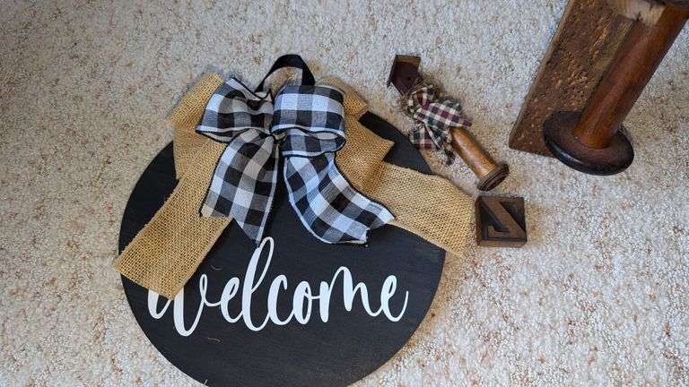 Farmhouse Style Welcome Sign - Auction Ohio