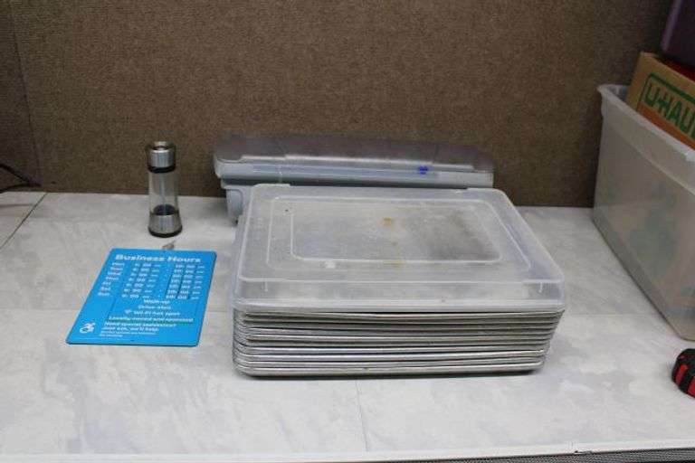 Half Sheet Trays And Morw - Auction Ohio