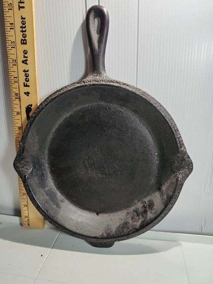 Vintage Cast Iron Double Spout Skillet 15"x11"x1.5" - Auction Ohio