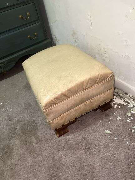 Vintage Ottoman - Auction Ohio