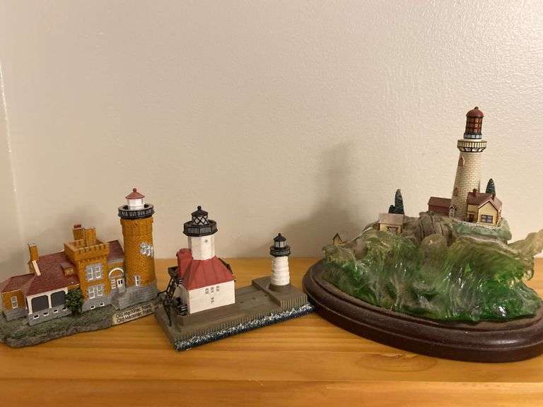 Lenox and Lefton ceramic lighthouses - Auction Ohio