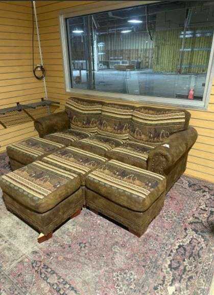 Musical Store Displays Cases and Racks - Auction Ohio