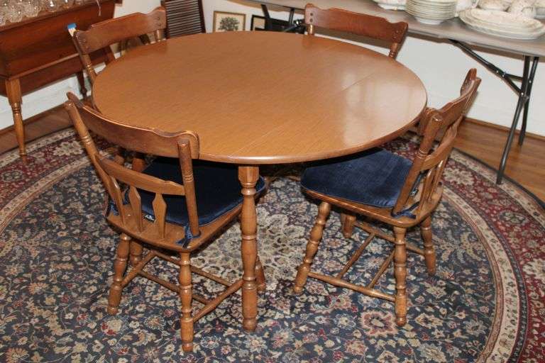 Colonial Maple Dining Set - Auction Ohio