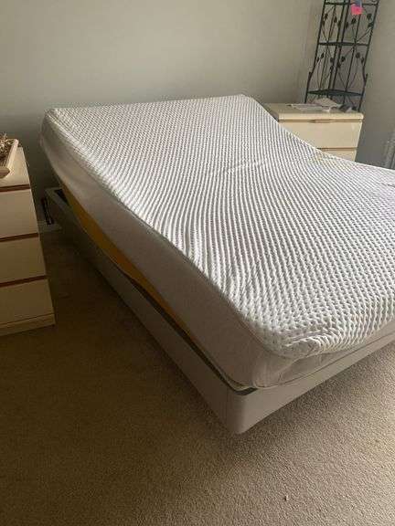 Queen Sleep Number bed with c4 mattress and remote - Auction Ohio