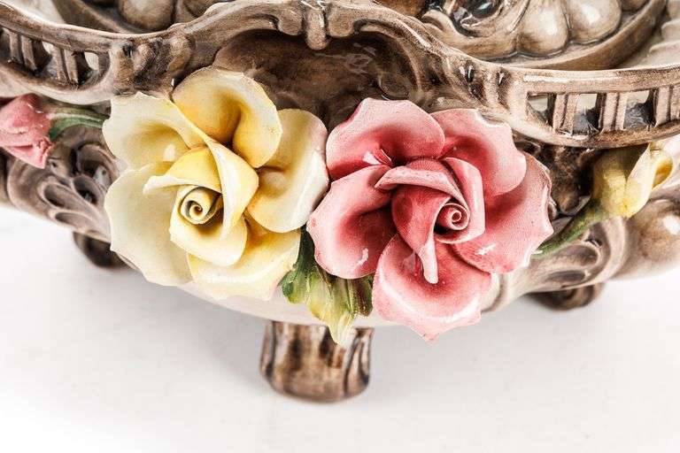 Vintage Italian Capodimonte Tureen- Beautiful! - Auction Ohio