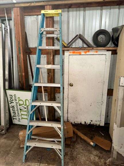 8ft Folding Ladder - Auction Ohio