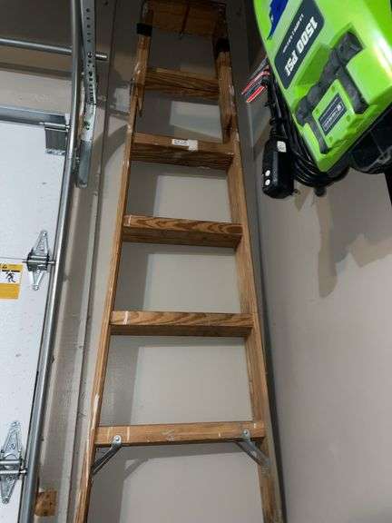 A frame ladder - Auction Ohio