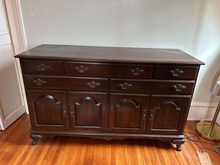 Ethan Allen buffet - Auction Ohio