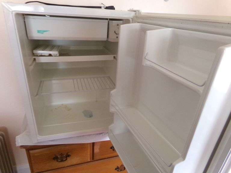 Whirlpool Mini Fridge. Untested - Auction Ohio