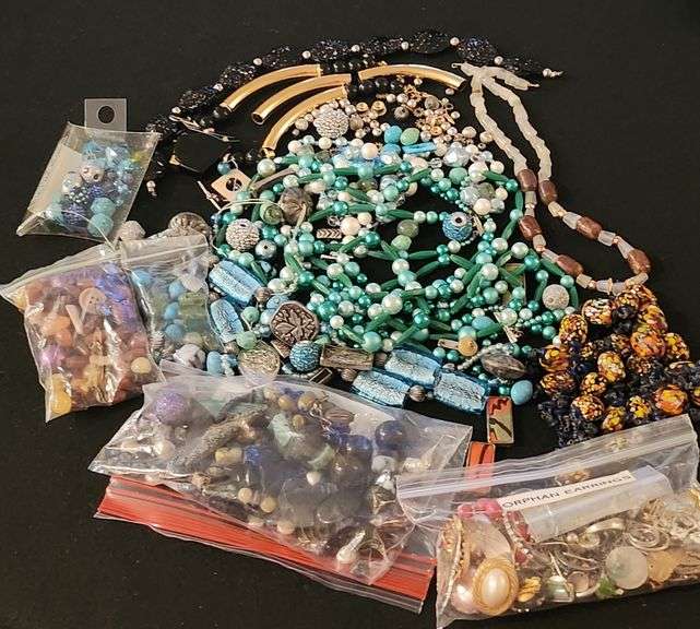 LARGE CRAFTING BEAD LOT - Auction Ohio