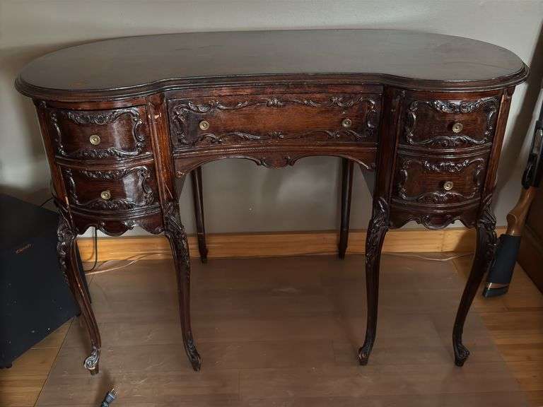 Ornate Wood Desk - Auction Ohio