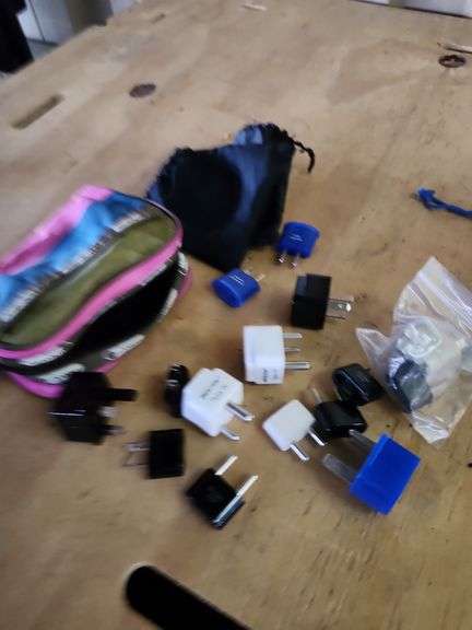 Assorted Electronic Plugs - Auction Ohio