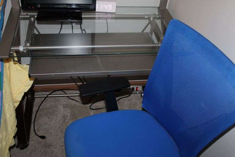 Computer Desk, Monitor & Chair - Auction Ohio