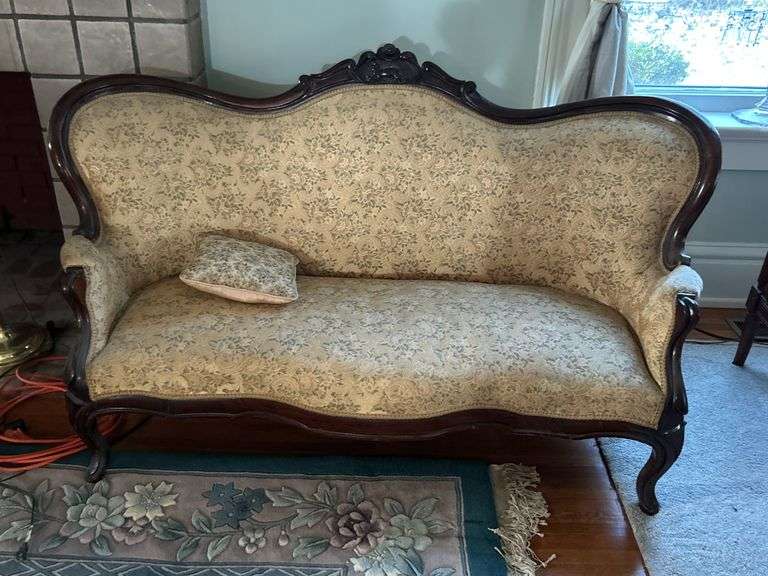 Victorian Settee - Auction Ohio