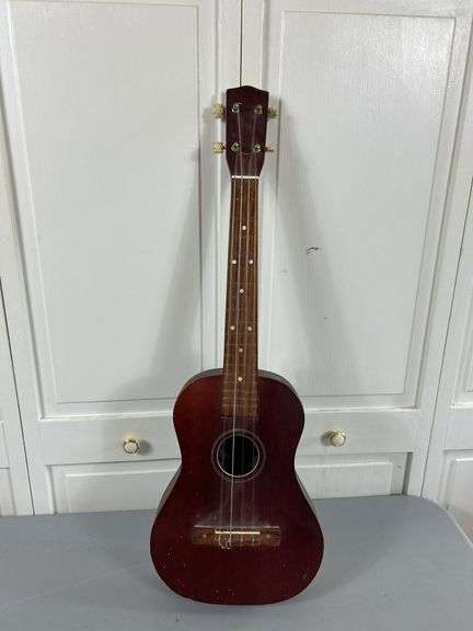 Vintage Ukulele - Auction Ohio