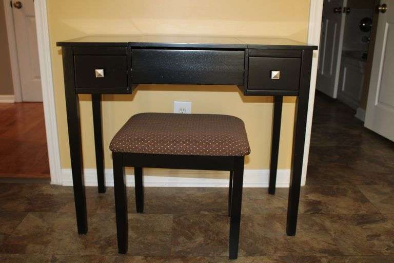Vanity & Stool - Auction Ohio