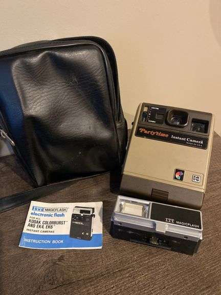 Vintage Kodak partytime instant camera – ITT magic flash – black camera ...