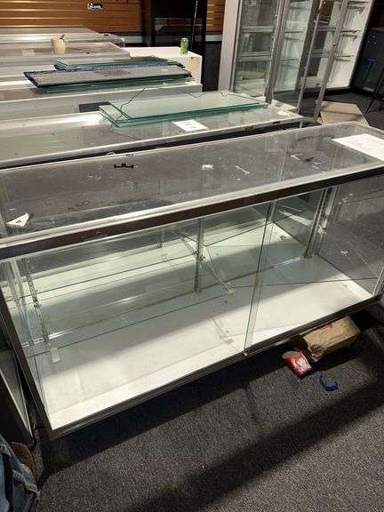 Display Case 70 x 20 x 38 - Auction Ohio