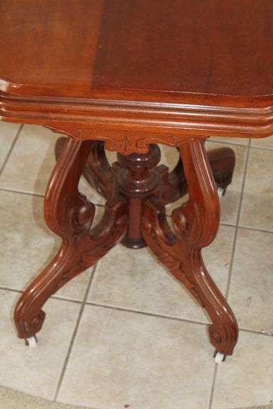 Parlor Table - Auction Ohio