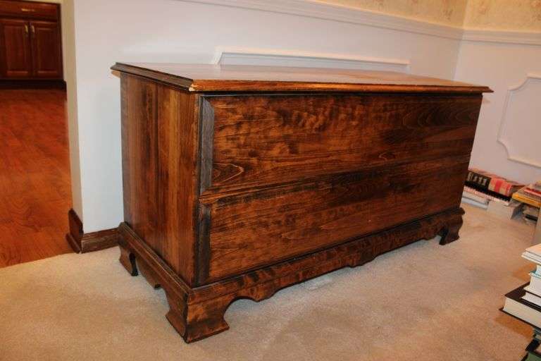 Colonial Blanket Chest - Auction Ohio