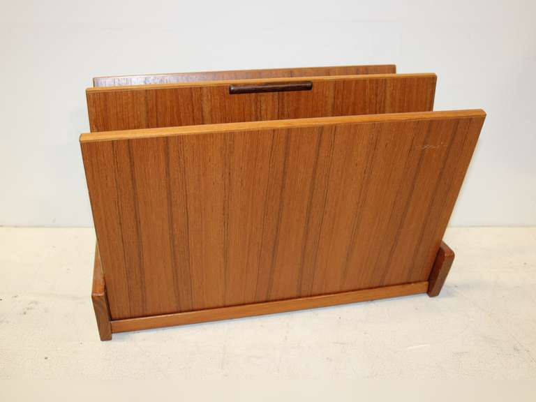 MCM Magazine Rack - Auction Ohio