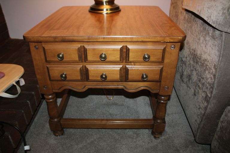 Mersman Colonial Maple Side Table - Auction Ohio