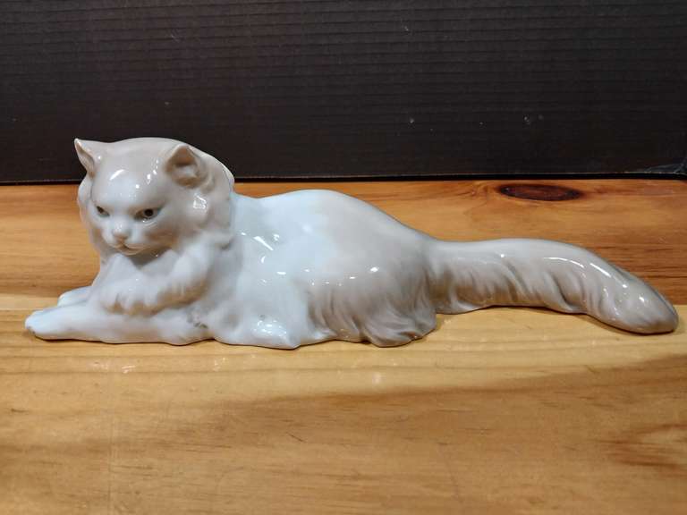 NAO Porcelain - Cat - Auction Ohio