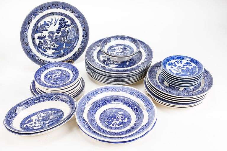 Collection of Plate Dishes - Auction Ohio