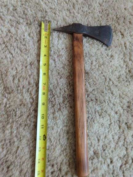 Reproduction tomahawk - Auction Ohio